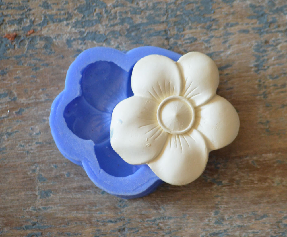 Pretty Perfect – Bas-Relief Embellishment Mould – The Blanc Canvas